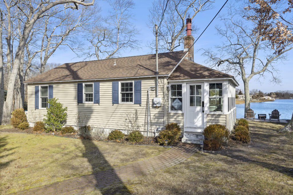 North Fork Dream Home: Modern amenities make this cozy country cottage ...